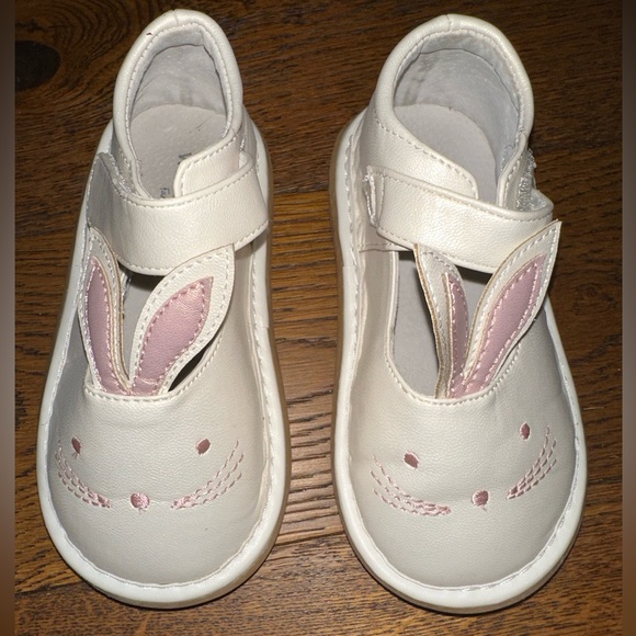 Wee Squeak | Shoes | Wee Squeak Bunny Pearl White Shoe Size 9 | Poshmark